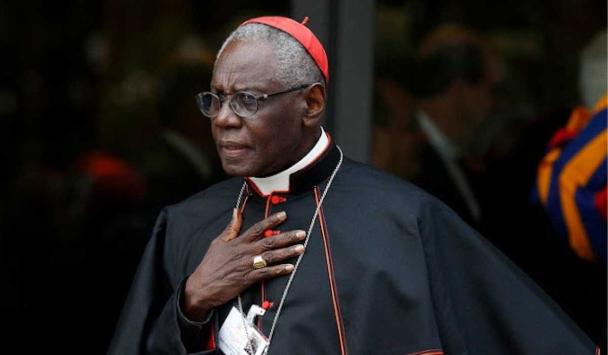 Robert Sarah pode ser o primeiro Papa negro e conservador » Moon BH