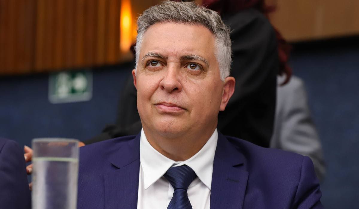 Álvaro Damião se abriga em Bunker em Israel: "Primeiro voo eu volto ...